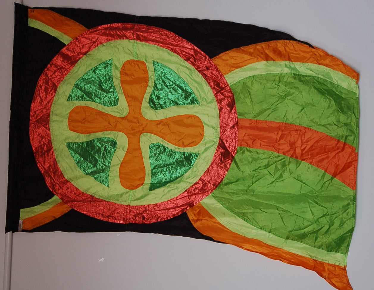 8 multi color flags - guardcloset
